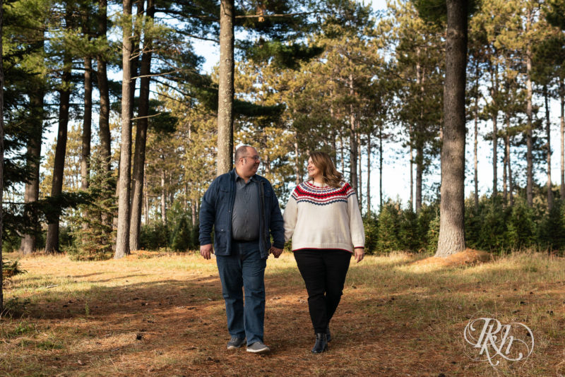 Tree Farm Engagement Photos: Jen and Bret | Hansen Tree Farm ...