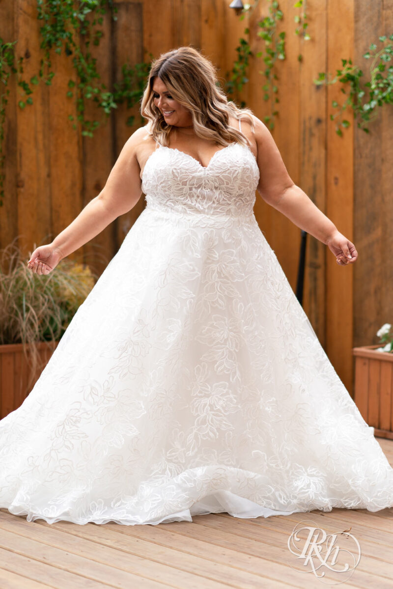 Plus Size Wedding Dresses: The Beauty of a Plus Size Bride | Minnesota ...