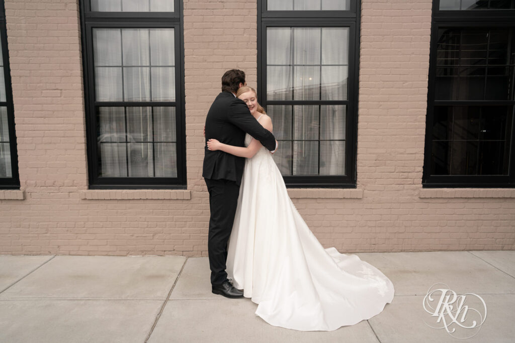 Confluence Hotel Wedding: Karissa and Ryan | Minnesota Photography ...