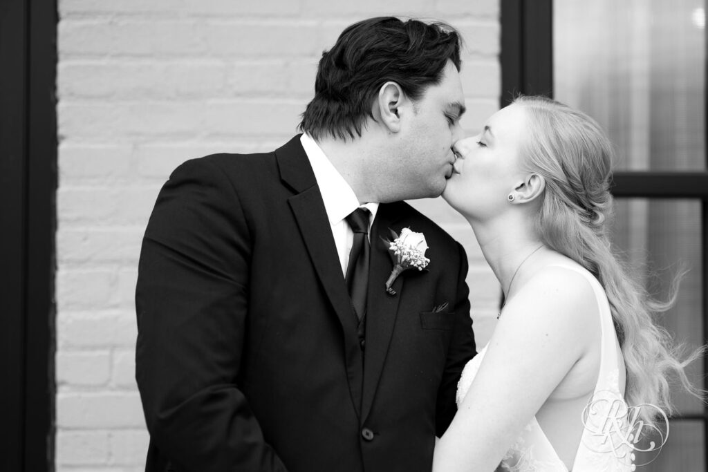 Confluence Hotel Wedding: Karissa and Ryan | Minnesota Photography ...